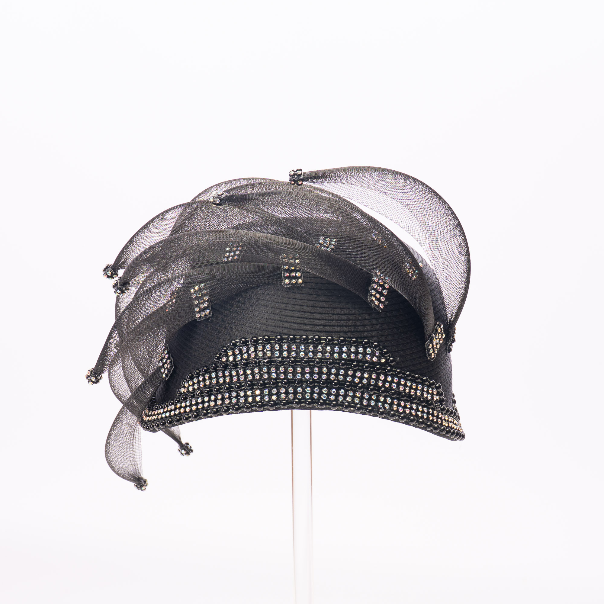 Satin Cloche Flapper With Banana Shape Crinoline Trim Hat | SUN YORKOS